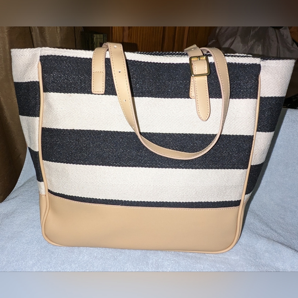 Christen Maxwell New York Black Stripe Tote. - Gem